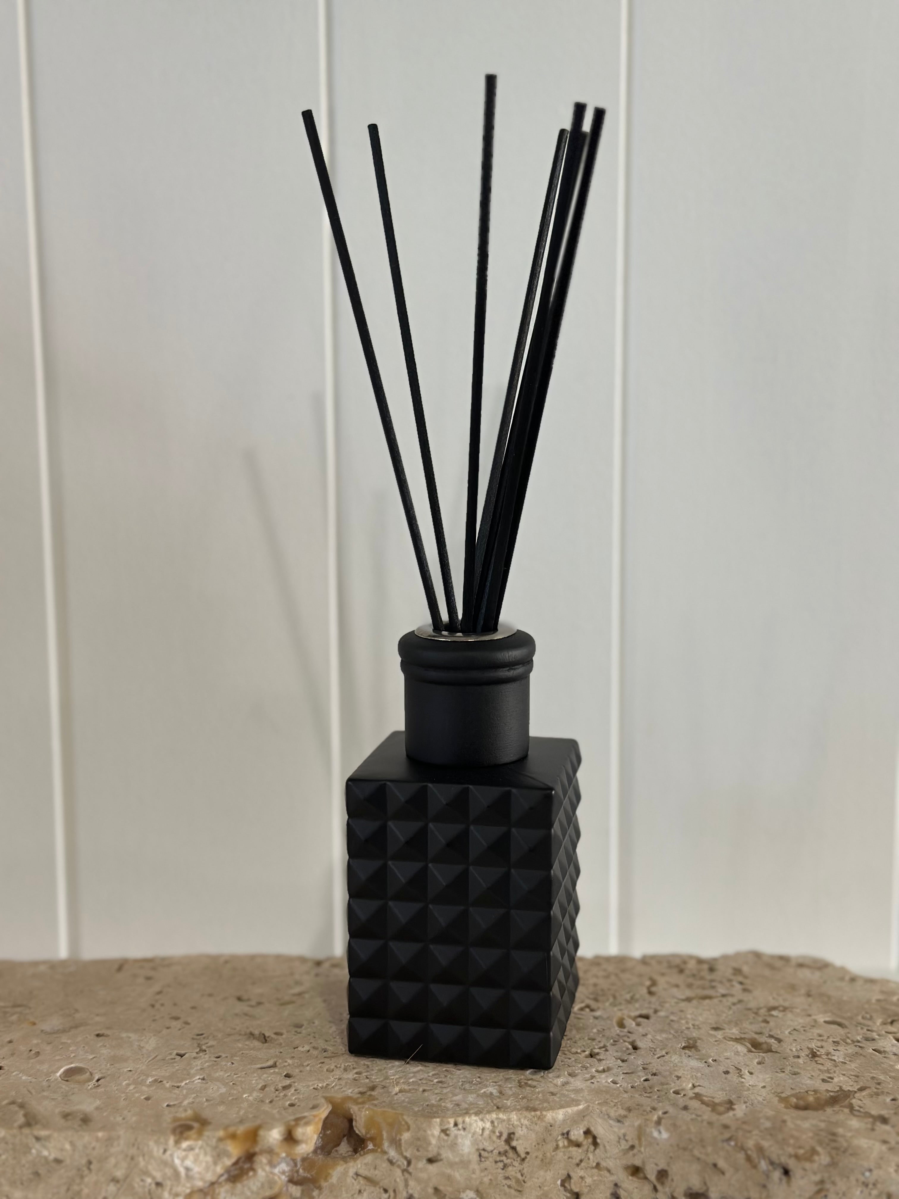 Black matte GEO JAR Reed Diffuser – sniffbypenny